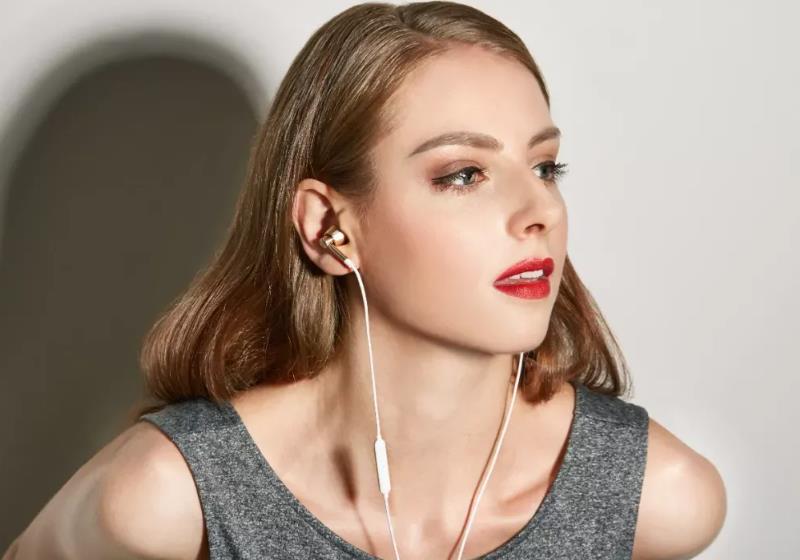 The relationship between headphone use and physical health - Hatton ...